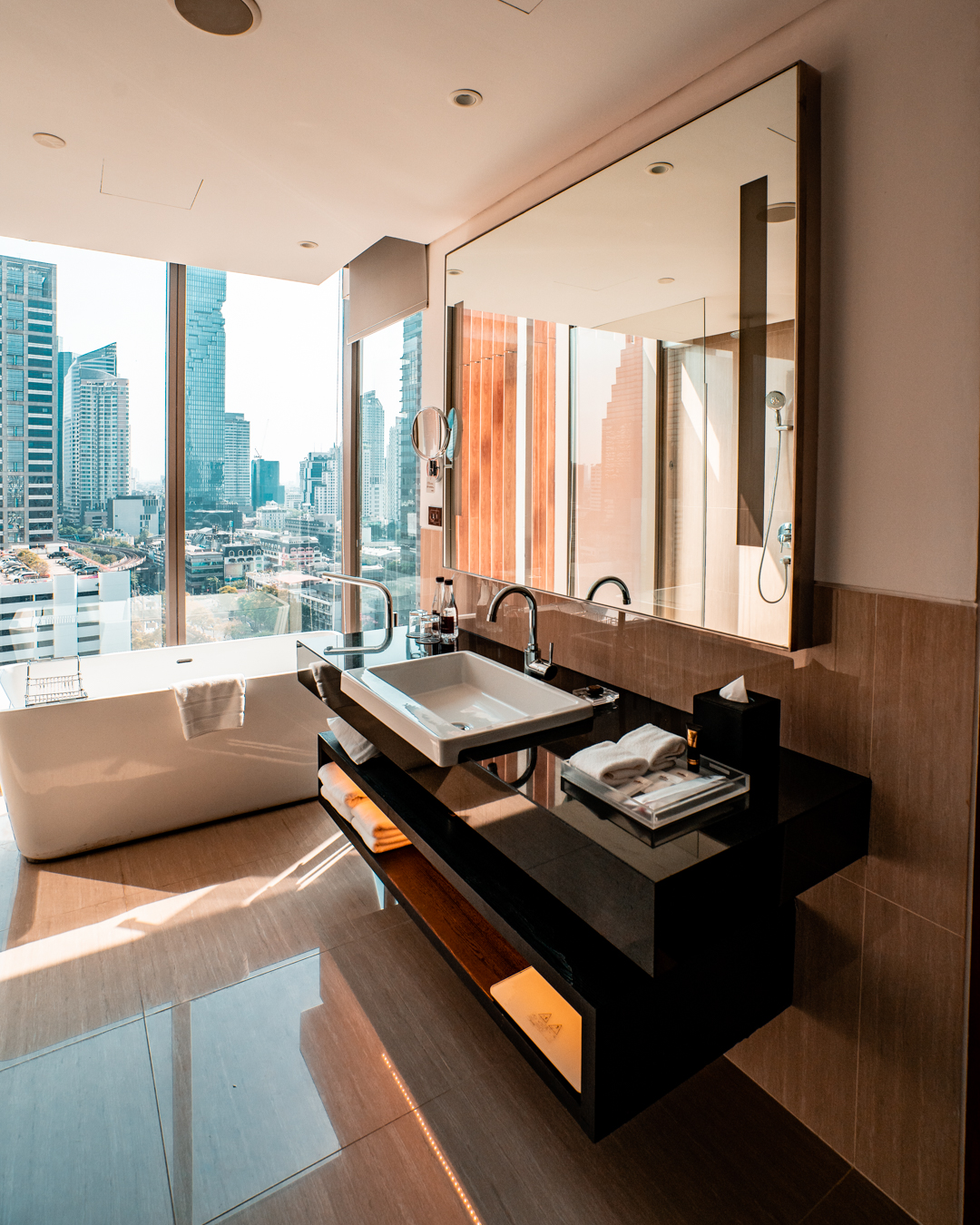 Thailand: Amara Bangkok Hotel - Croissants and Caviar